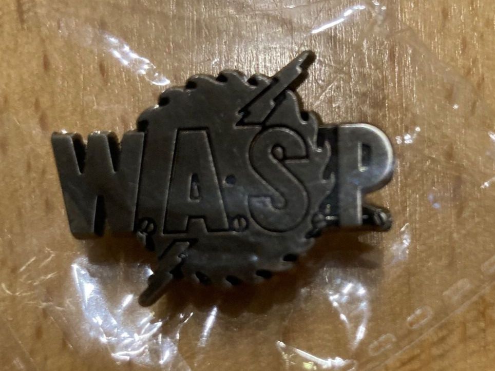W.A.S.P. Pin Anstecker Punk Metal Rock Band (Neu (gemäss Beschreibung)) in Horn für CHF 6 – mit ...