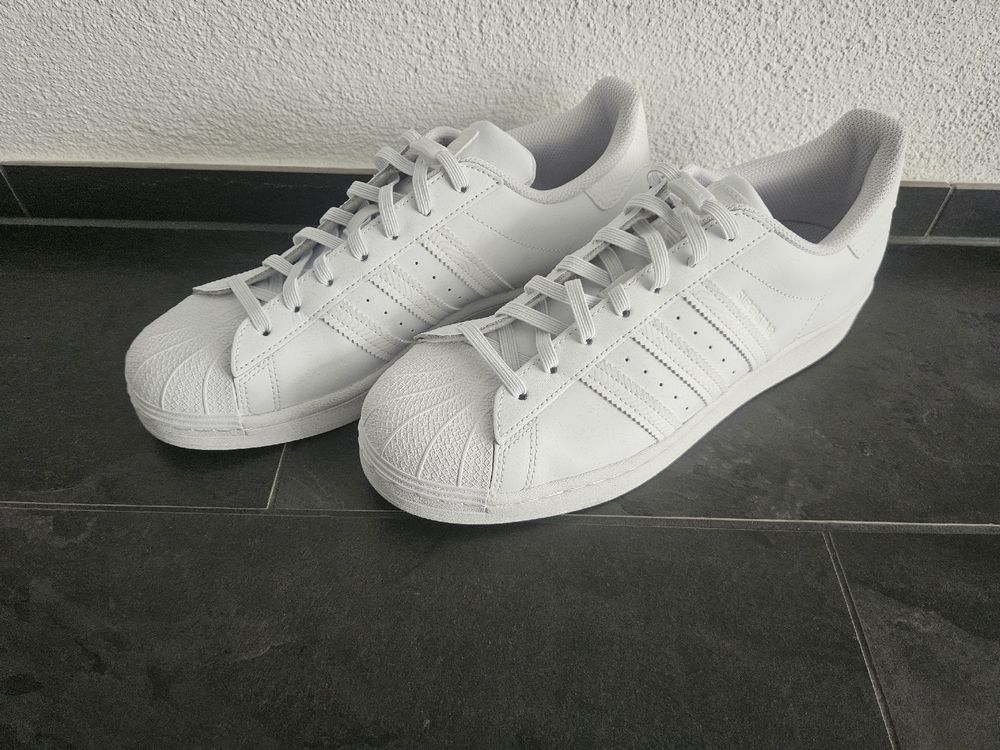 Fabelhafte Adidas Superstar 44 Bild
