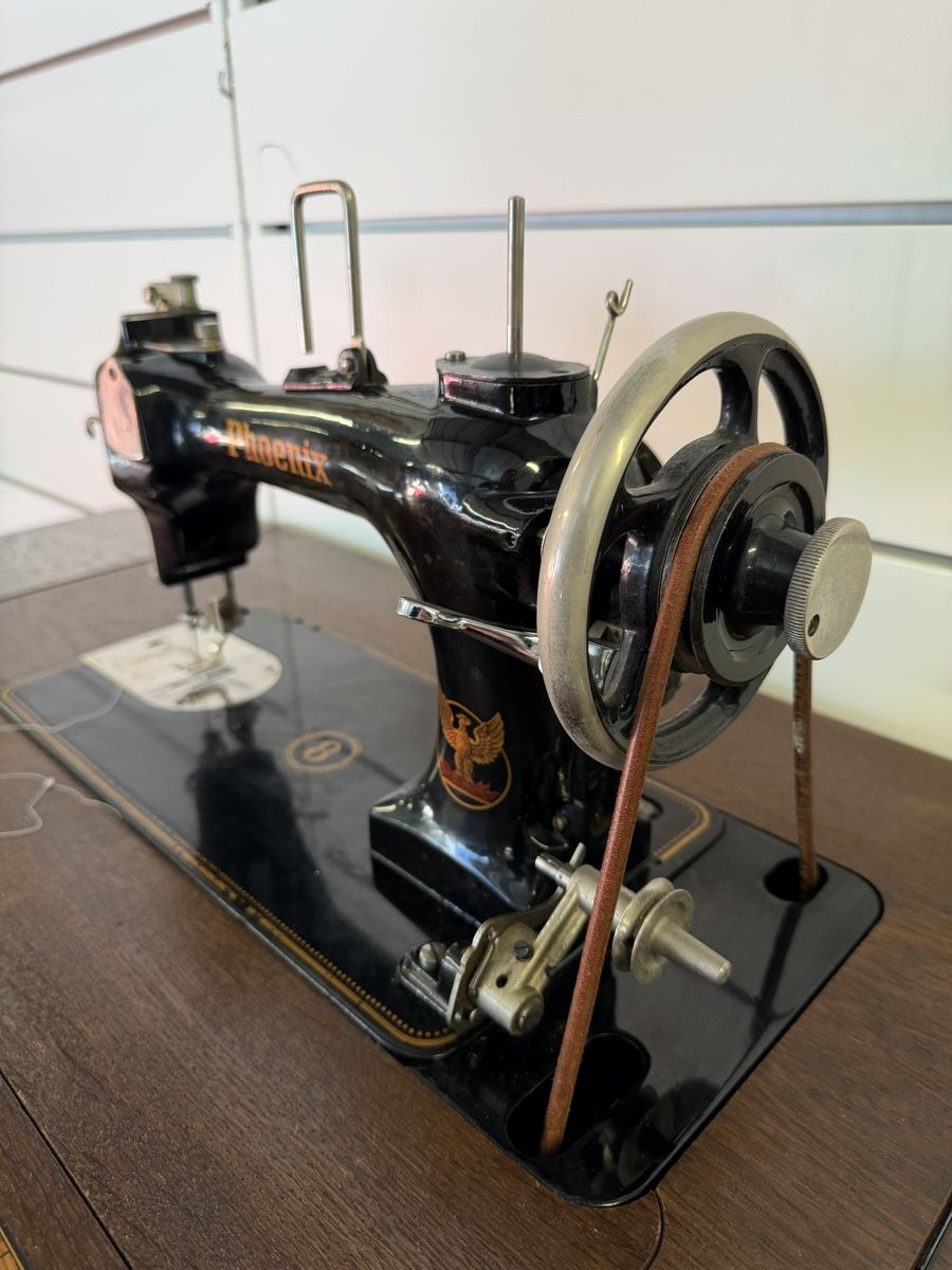 Machine à coudre ancienne Phoenix meuble complet! Rare! (D'occasion) à ...