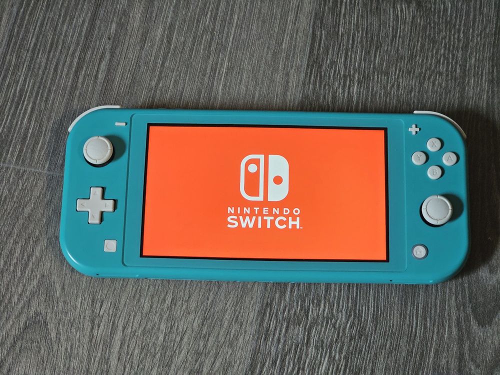Nintendo Switch Light bleu (Gebraucht) in Thônex für CHF 82 – mit ...