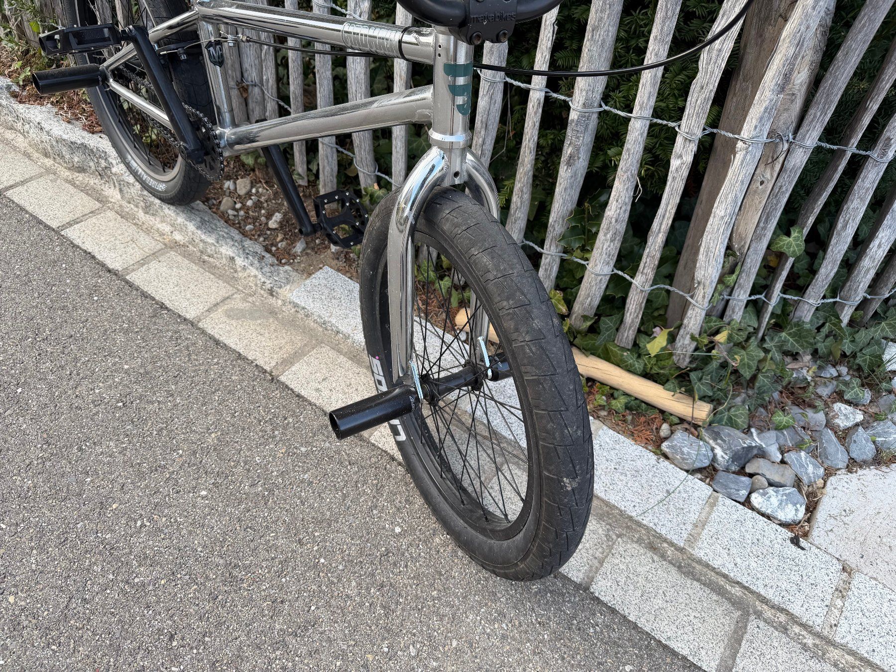 BMX Mafia Bikes Mad Main 20 Zoll mit neuen Pegs in Chrom (Gebraucht) in ...