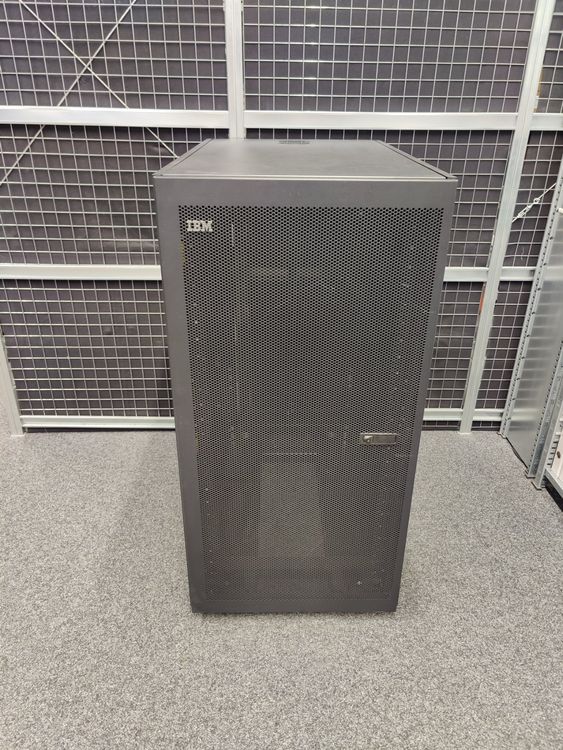 IBM S2 25U Standard Rack (Gebraucht) in Uetliburg SG für CHF 500 – nur ...