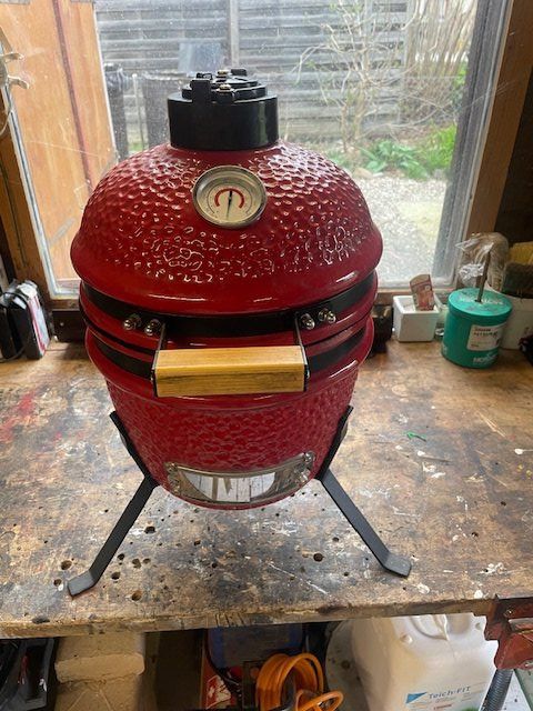 Holzkohlen-Grill Keramik (Kamado-Grill) (Gebraucht) in Toffen für CHF 50 – nur Abholung auf ...