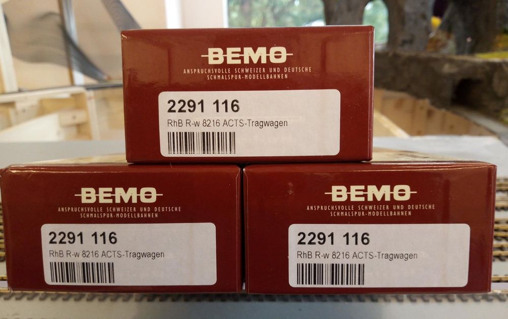 BEMO 2291 116 Zug aus 3 RhB R-w 8216 ACTS-Tragwagen | Kaufen auf Ricardo