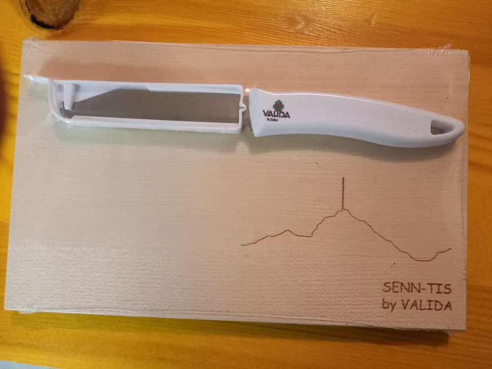 Brett mit Messer Neu (Neu und originalverpackt) in Näfels für CHF 1 ...