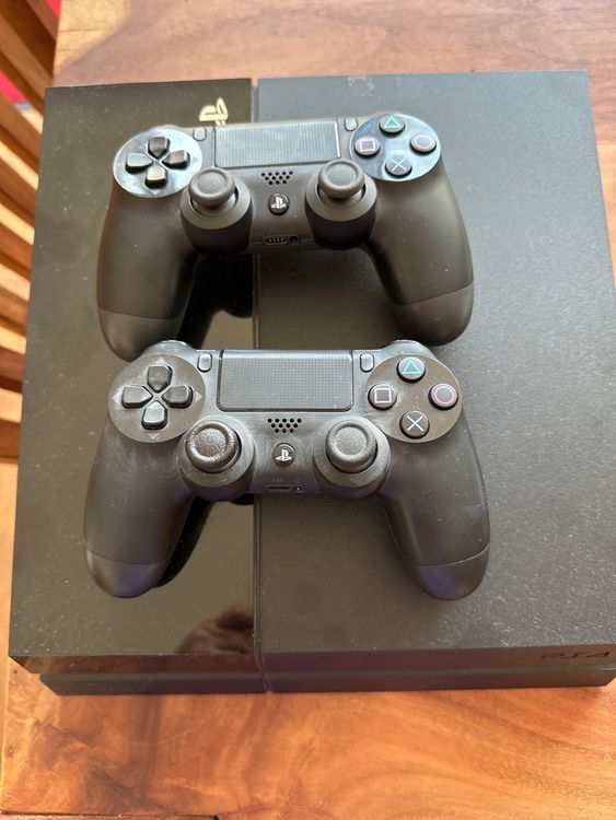 Playstation 4 incl. 2 Controller (Gebraucht) in Wädenswil für CHF 90 – mit Lieferung auf Ricardo ...