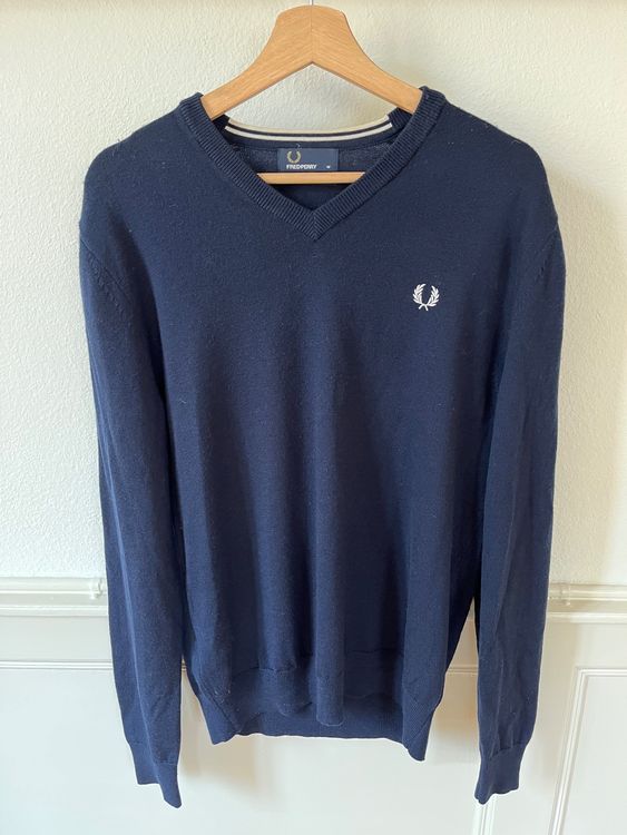 Fred Perry Merino Wool V-Neck Pullover Medium (Gebraucht) in Lausanne ...