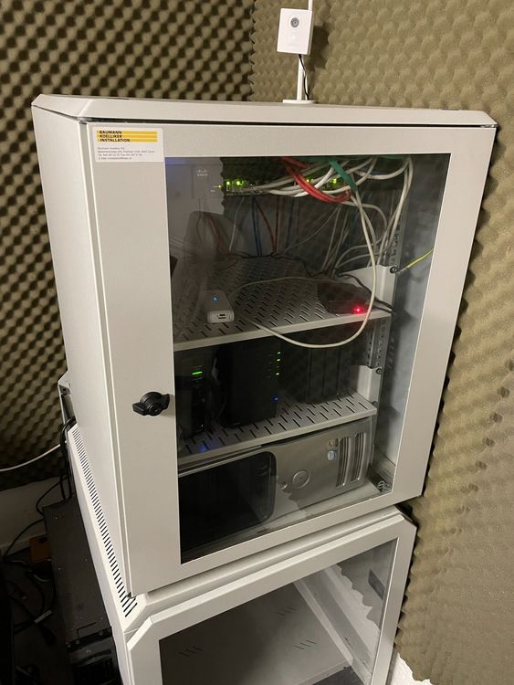 Server - Netzwerk Rack mit Tablar (Gebraucht) in Hermetschwil-Staff für ...