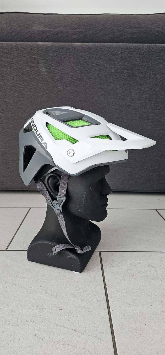 Endura Testhelm, Neu, 55-59cm (Neu (gemäss Beschreibung)) in Gross für ...