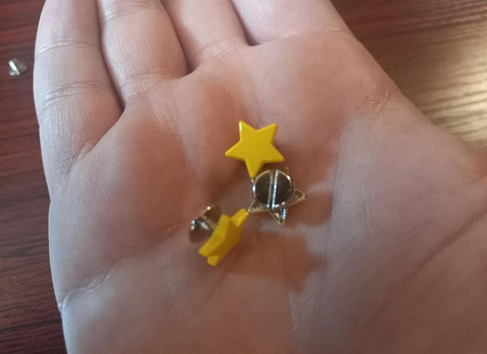 100x gelben Punkstern Nieten / 100x Rivets étoiles | Kaufen auf Ricardo