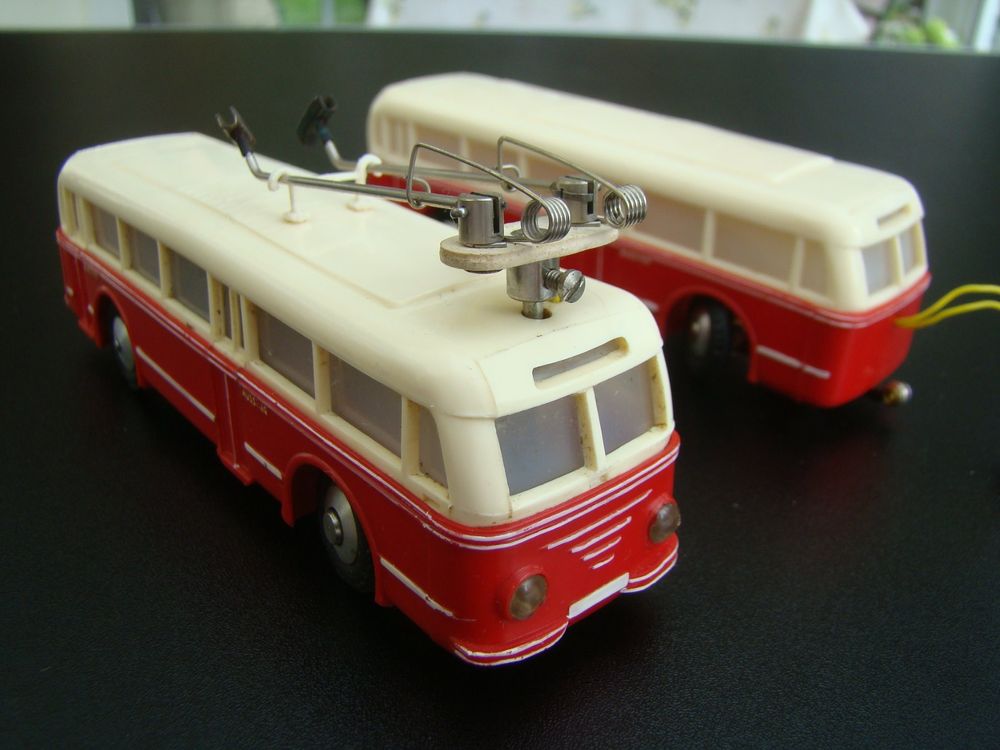EHEIM Trolleybus Bus Car mit Anhänger rot vintage cool (Gebraucht) in ...