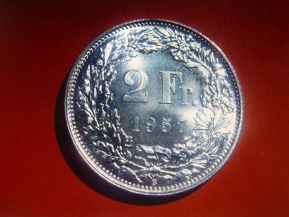 2 Fr. 1957 unz. / stgl. mit leichter Patina. | Kaufen auf Ricardo