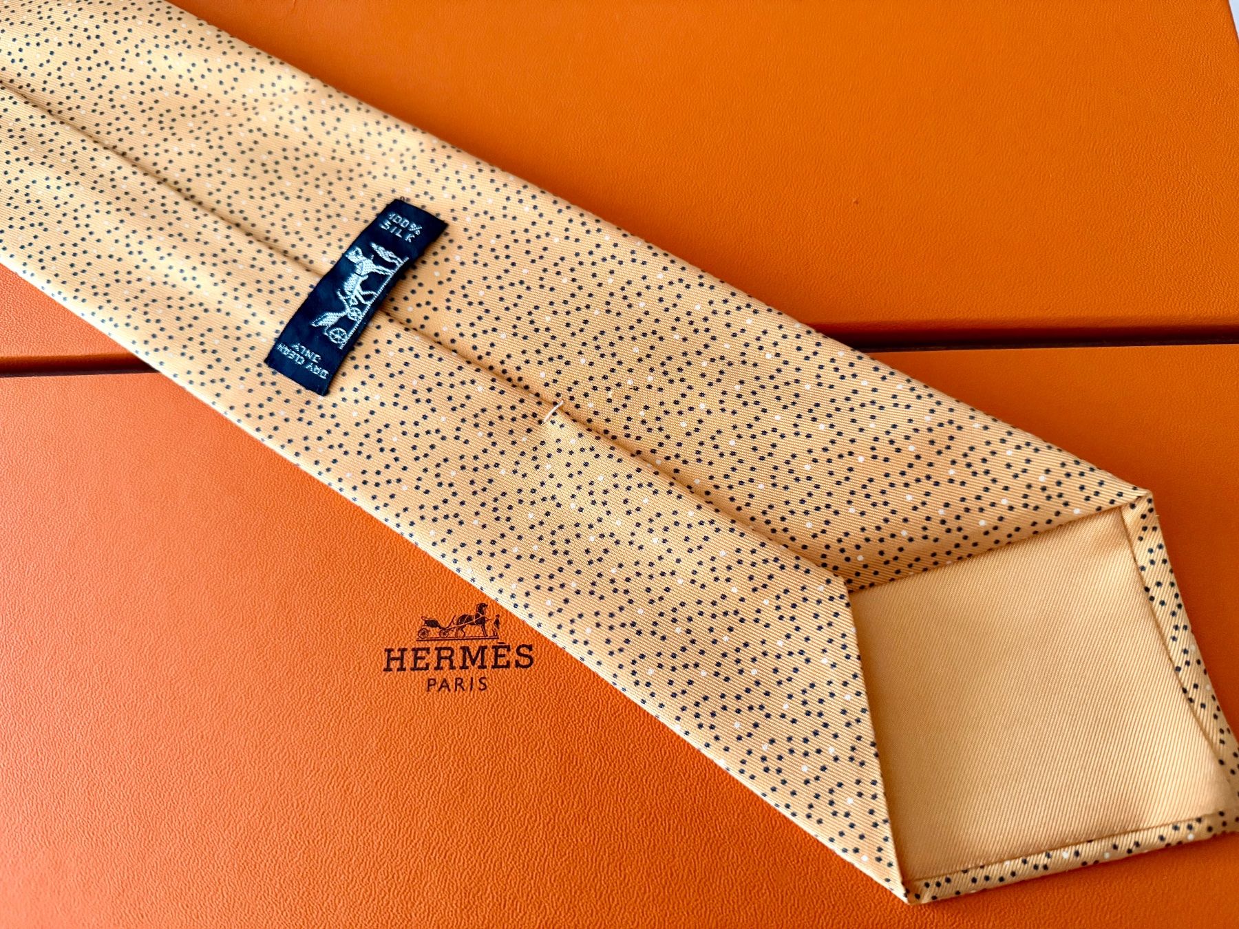 Cravate HERMES-Paris „Yellow Fantasy“ - avec box original (Neuf (Voir ...