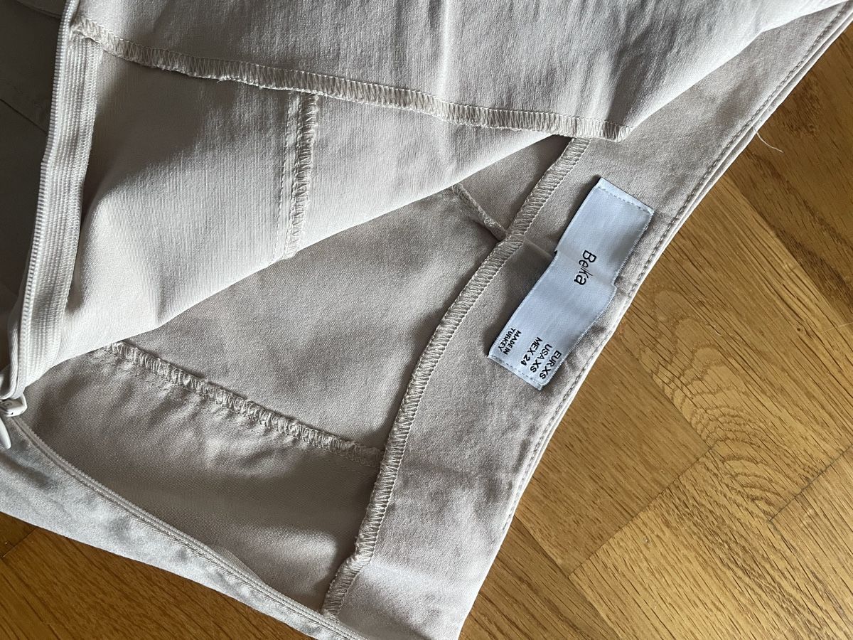 Mini jupe Bershka beige XS (Neuf (Voir description)) à Lausanne pour ...