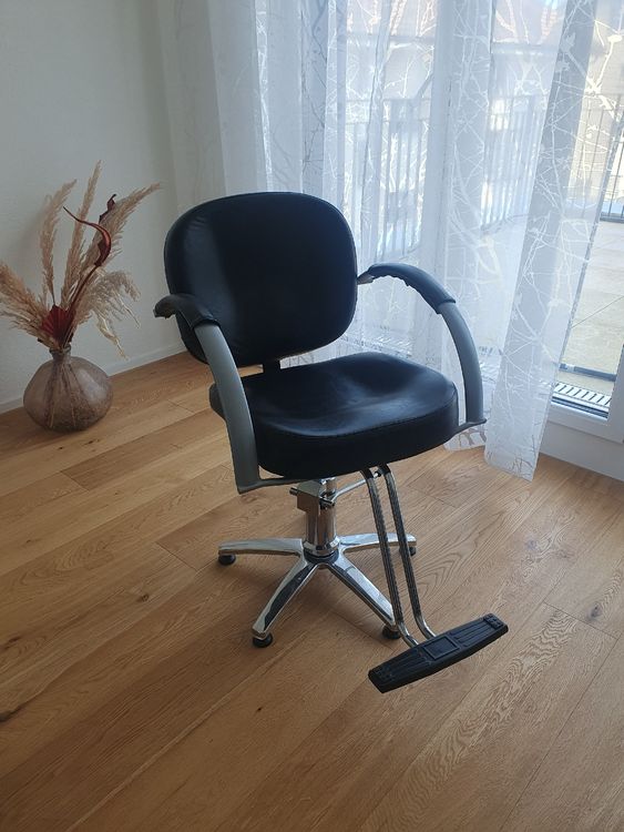 Coiffeurstuhl Friseurstuhl schwarz Kunstleder (Neu (gemäss Beschreibung)) in Arth für CHF 200 ...