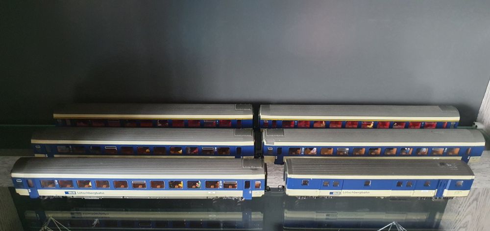 ROCO:AC: 6 X BLS EW IV PERSONENWAGEN BLAU/CRÈME MIT FIGUREN (Gebraucht ...