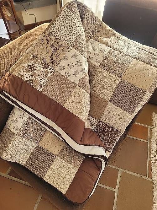 Couvre-lit de couleur brun patchwork (D'occasion) à Chigny pour CHF 30 – retrait uniquement ...