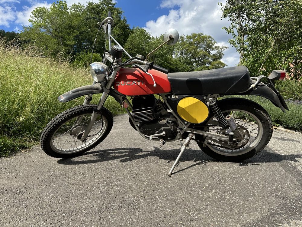 Spannende Ducati 125 Ccm Bild
