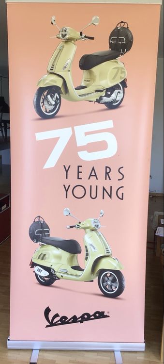 Original Vespa Banner Roll-Up "75 Years Young" Sammlerstück (Neu ...