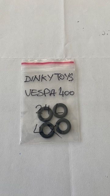 Dinky Toys lot de 4 pneus noirs pour Vespa 400 réf. 24 L (Neuf (Voir ...