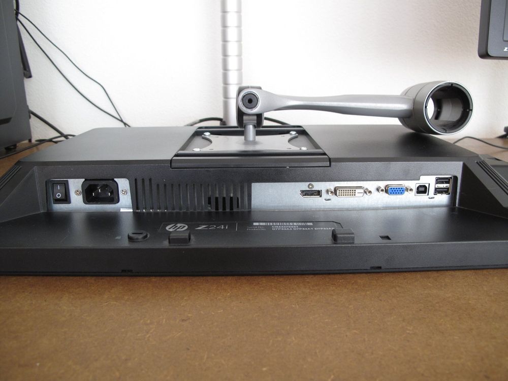 2x HP Z24i IPS 24-Zoll Monitor inkl. Monitorhalterungen (Gebraucht) in ...