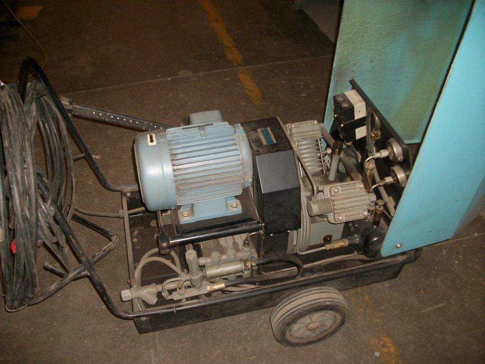 Mobiler 380 Volt Kompressor mit 600 Liter/Min bei 8 bar | Kaufen auf ...