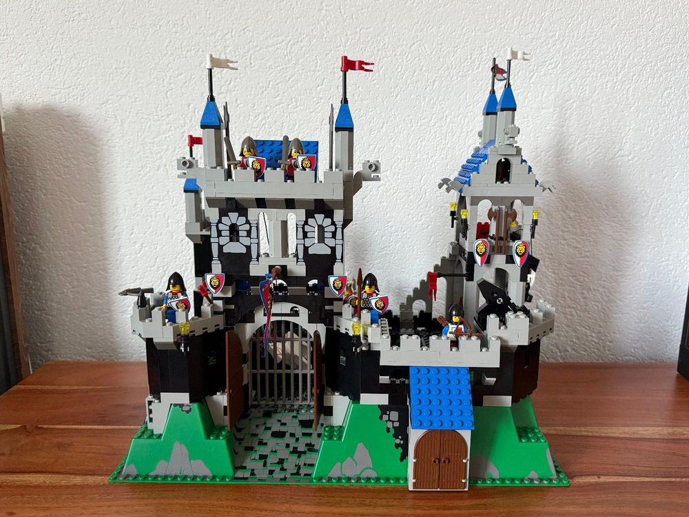 LEGO Castle Royal Knight's Castle (6090) (Gebraucht) in Oberbipp für ...