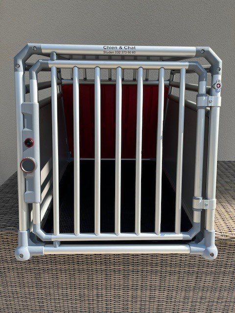 Alu Hundebox Transportbox 4pets Pro 3 Large (Gebraucht) in Brügg für ...