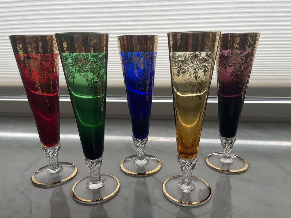 5 edle Champagnergläser mit Goldrand und Muster, bunt (Gebraucht) in Gockhausen für CHF 69 – nur ...