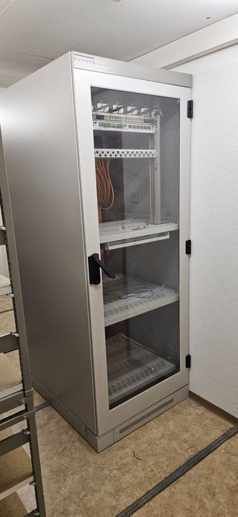 EDV Server Rack (Gebraucht) in Laupersdorf für CHF 52 – nur Abholung ...