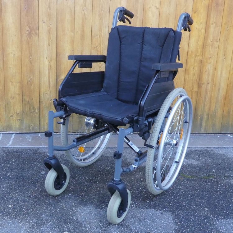 Rollstuhl Tomtar SB 43 cm, Zusatzbremsen, nur CHF 129 (Gebraucht) in Lengnau für CHF 129 – mit ...