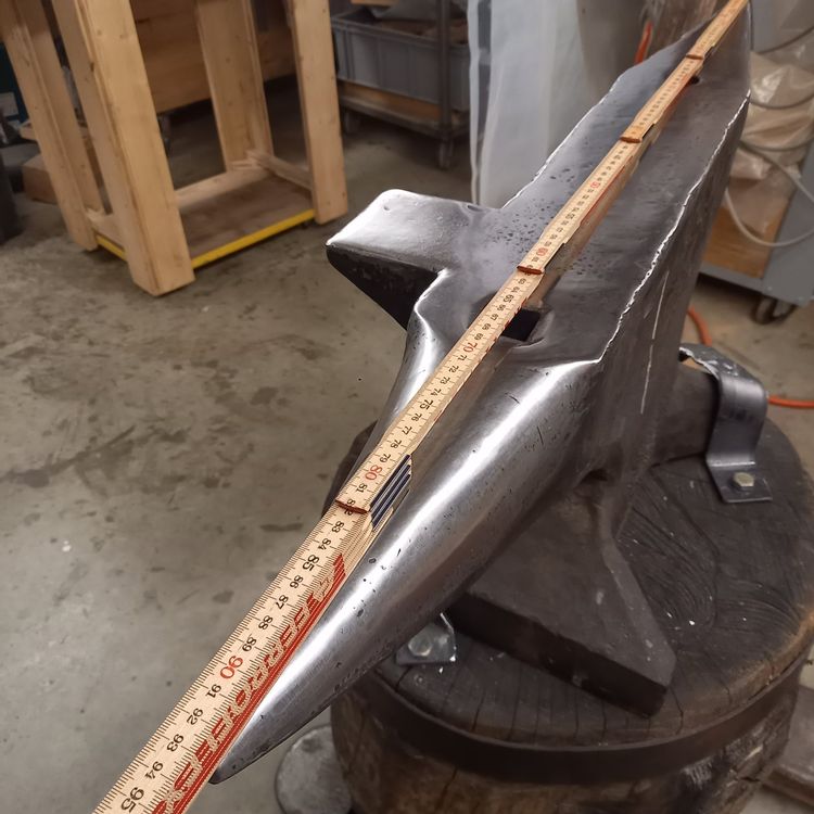 Amboss mit solidem Eichensockel und massivem Unterbau | Acheter sur Ricardo