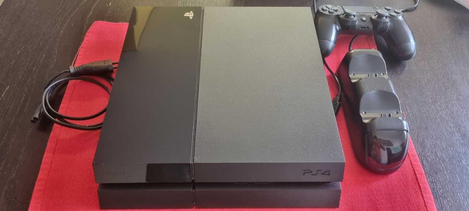 PlayStation 4: Includes 1 controler and Extras! (Gebraucht) in ...