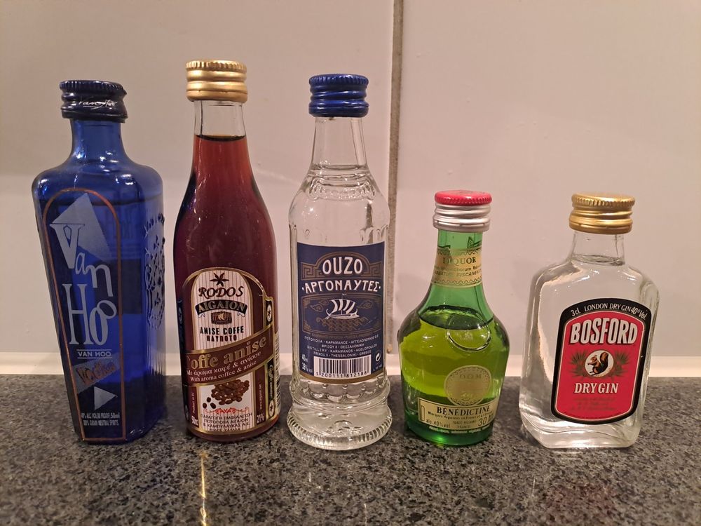 5 neue Miniatur Alkohol Flaschen Sammler (Neu und originalverpackt) in ...