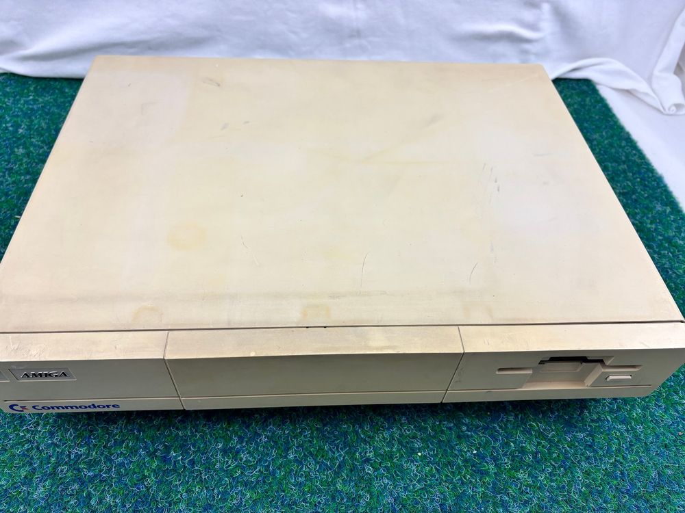 Amiga 1000 mit Maus, Tastatur, Anleitung, Workbench (Gebraucht) in ...