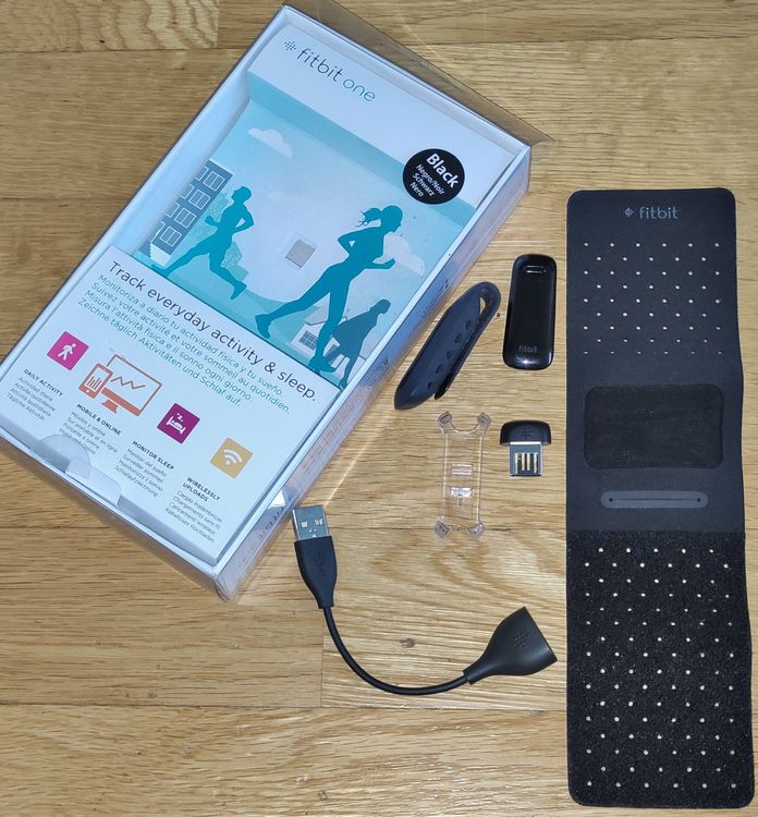 Fitnesstracker Fitnessuhr fitbit one inkl. Zubehör | Kaufen auf Ricardo