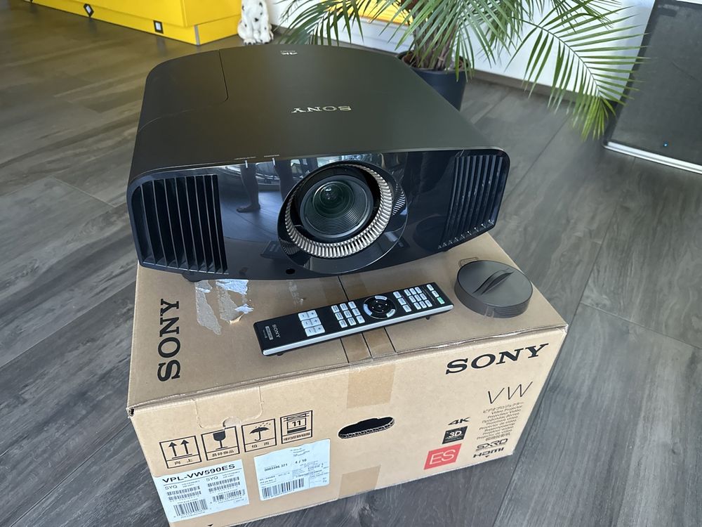 Sony VPL-VW590ES 4K Beamer mit neuer Lampe (Gebraucht) in Steinen für ...