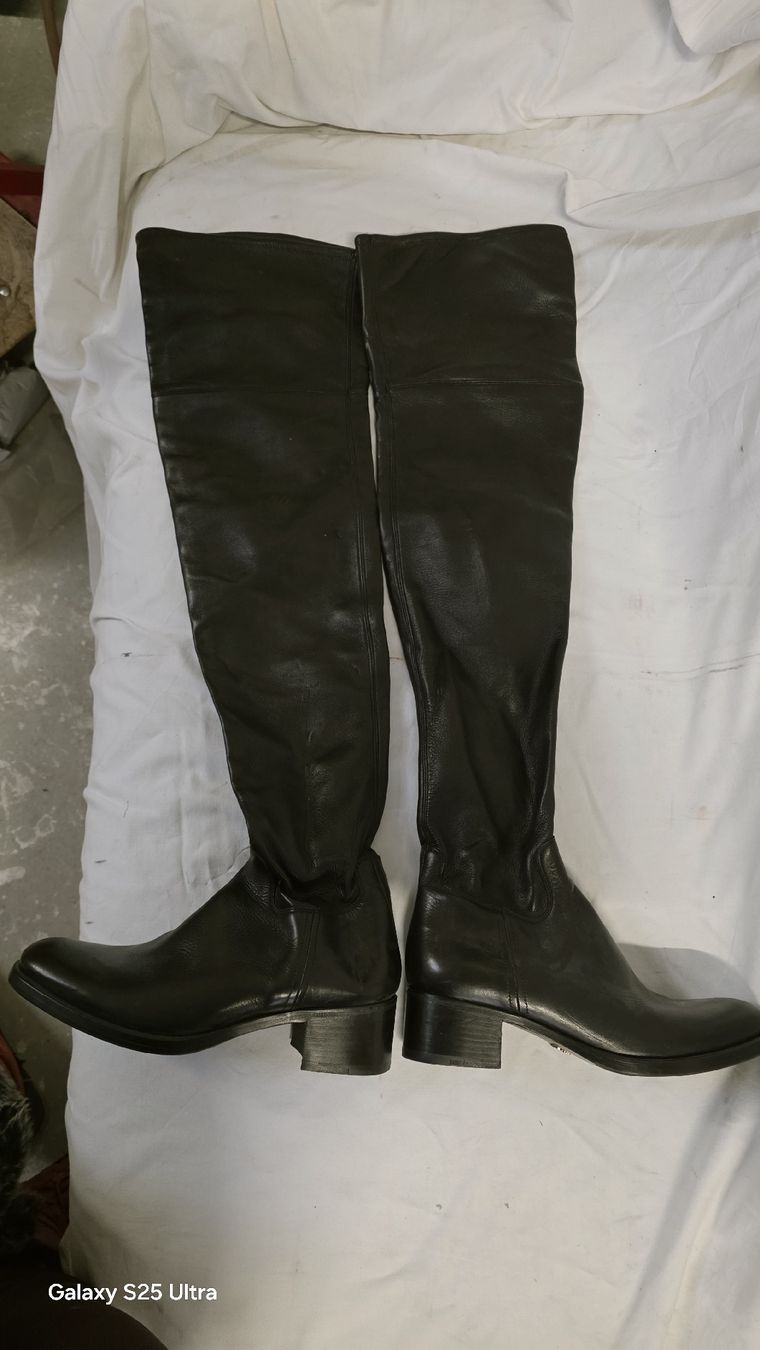 Prada Overknee Lederstiefel Gr. 37,5 – Schwarz, 4 cm Absatz, (D ...