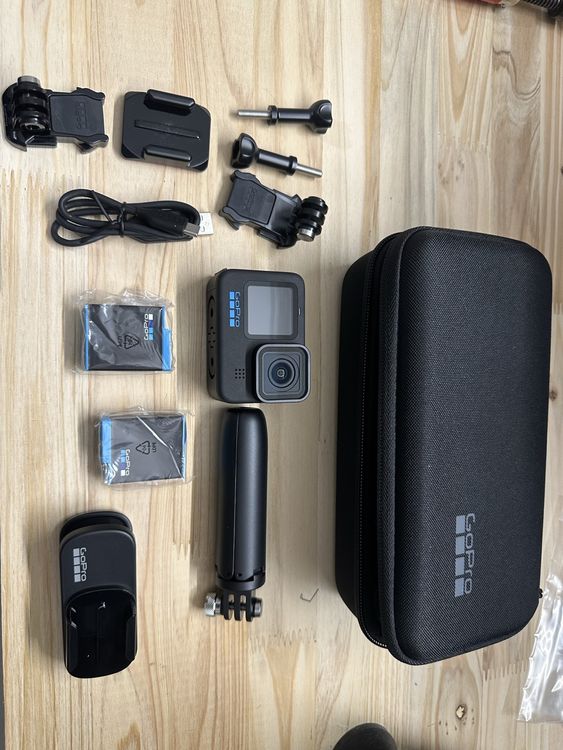 GoPro HERO10 Black Accessory Hard Bundle mit viel Zubehör! T (Neu ...