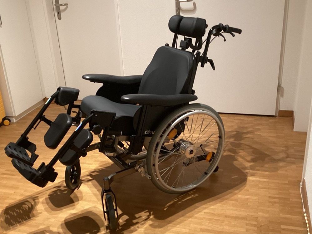 DEZ RABATT! FAST FABRIKNEU! MULTITEC Pflege Liegerollstuhl (Neu (gemäss Beschreibung)) in ...