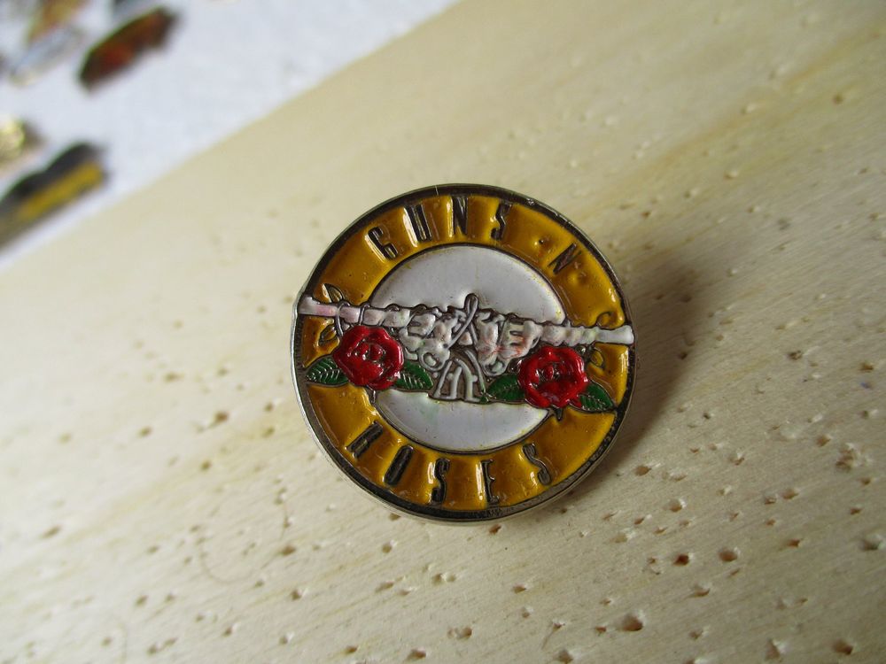 Guns n Roses Pin (Neu (gemäss Beschreibung)) in Felsberg für CHF 1.2 ...