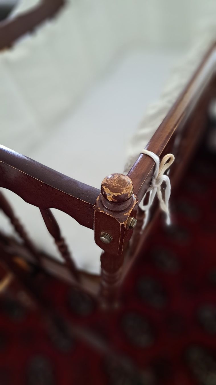 berceau vintage en bois à roulettes qui se balance (lit bébé (D ...