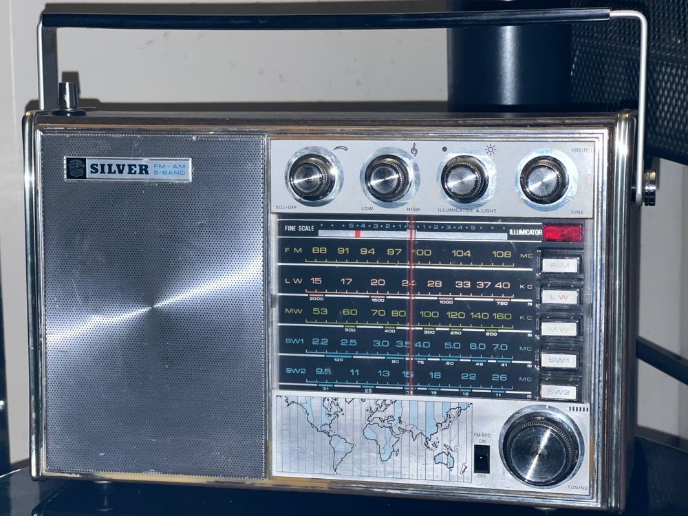 Silver Radio Weltempfänger, aus unserem Museum (Defekt) in Zürich für ...