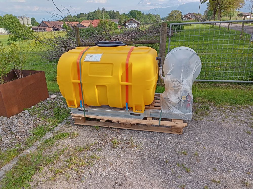 Mobiler Wassertank mit Benzin Motor (Gebraucht) in Uetendorf für CHF ...