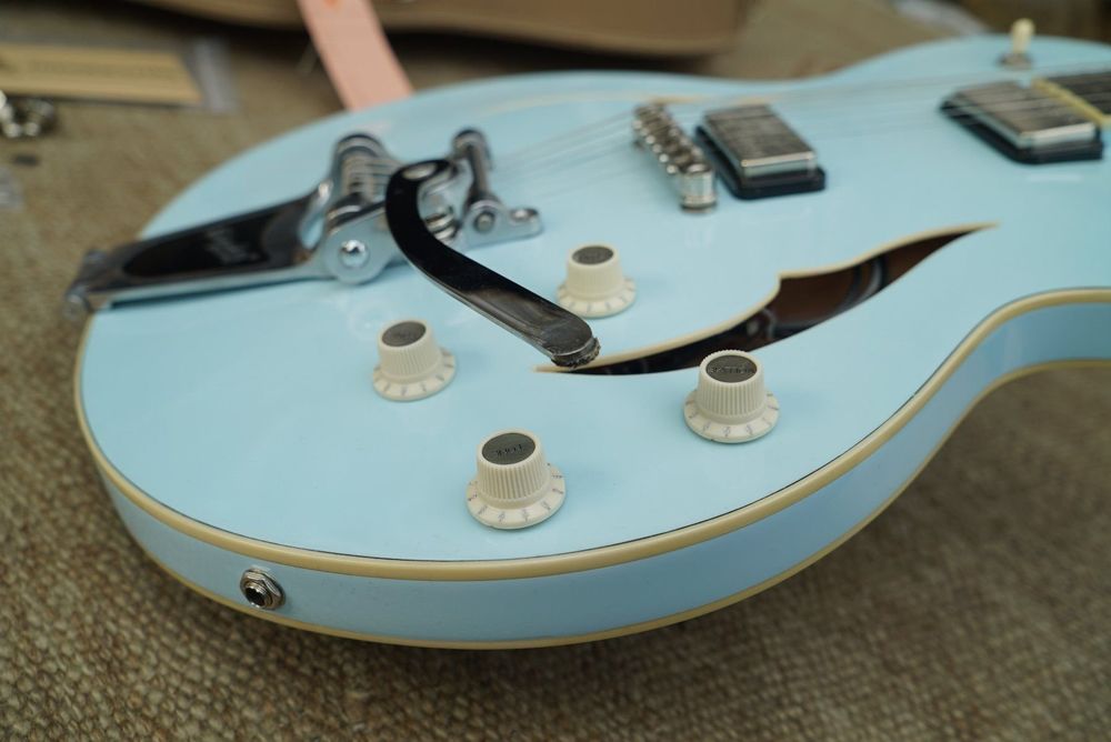 Hofner Verythin Single Cutaway 2011 Light Blue Luxus Koffer | Kaufen ...