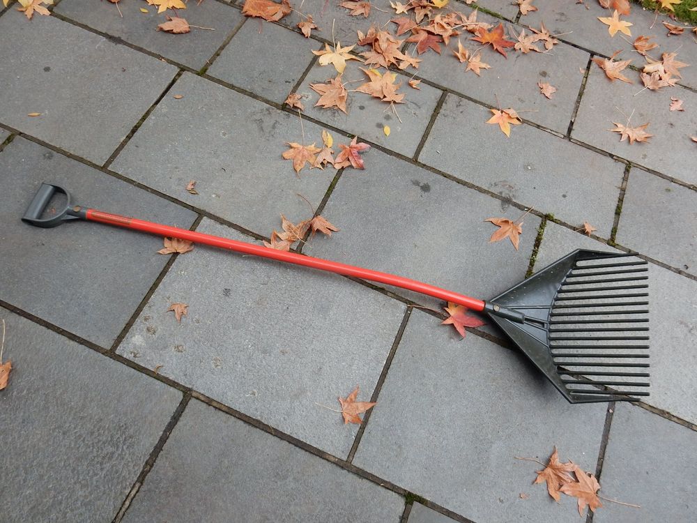 Robuster Laubrechen Gartenwerkzeug von Golden Gark (Gebraucht) in Jona ...