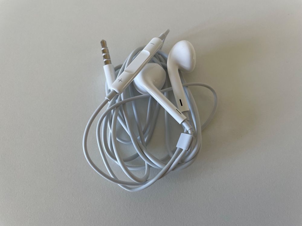 Original Apple Earpods mit 3.5mm-Stecker (neu und unbenutzt) | Kaufen ...