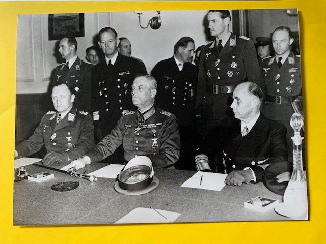 Militaria 2 photos Signatures de l'acte de reddition 1945 (D'occasion ...
