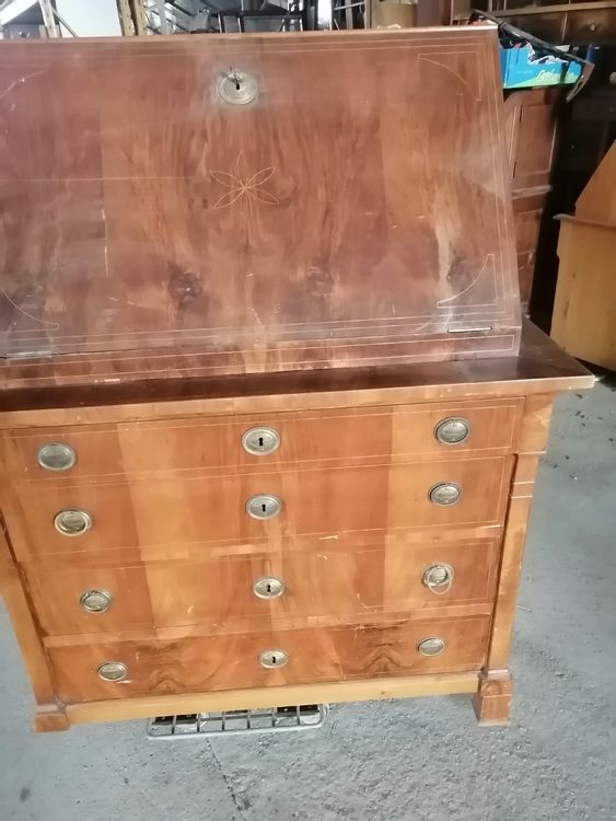 BUREAU COMMODE ANCIENNE AVEC FILLE DE MARQUETERIE (Gebraucht) in Neuchâtel für CHF 50 – nur ...