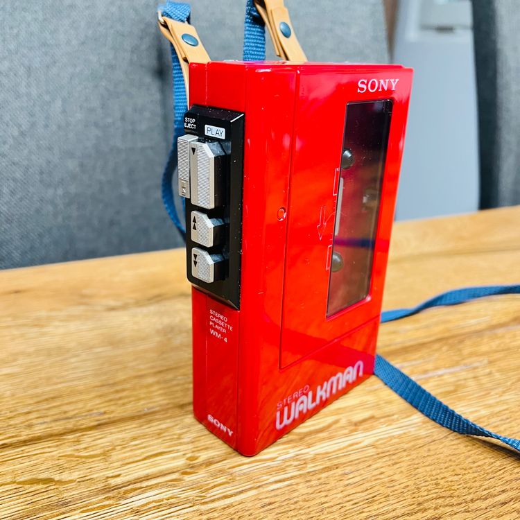 Sony Walkman WM-4 in rot (Defekt) in Vorderthal für CHF 190 – mit ...